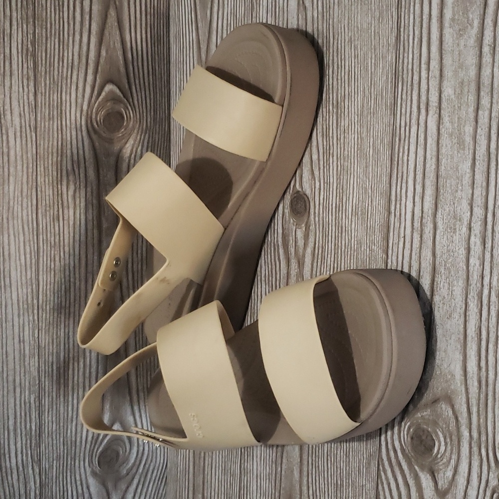 Crocs 11 Woman Beige Rubber Platforms Sandals - Gem